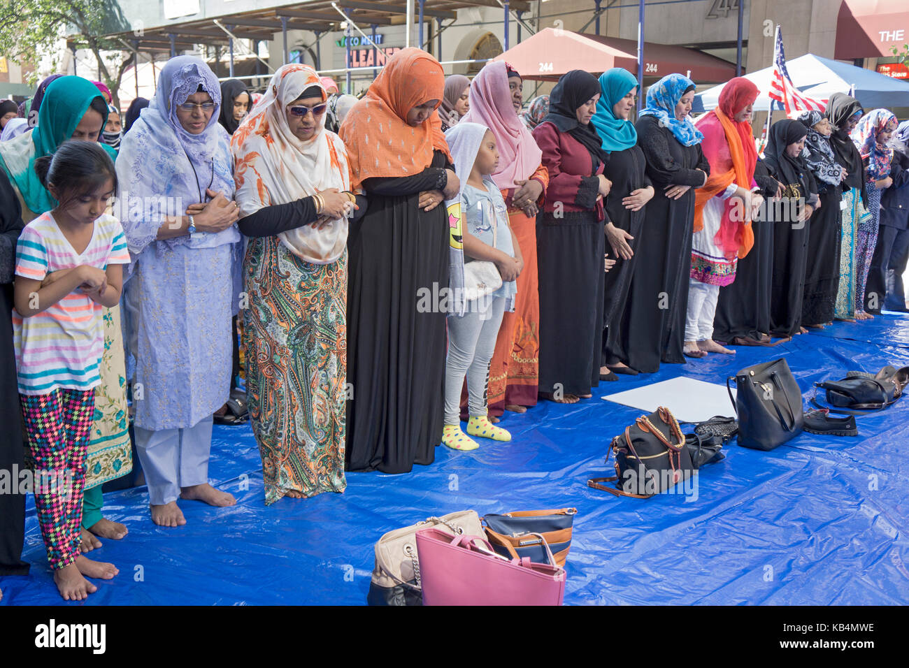 Muslim girl praying hi-res stock photography and images - Alamy