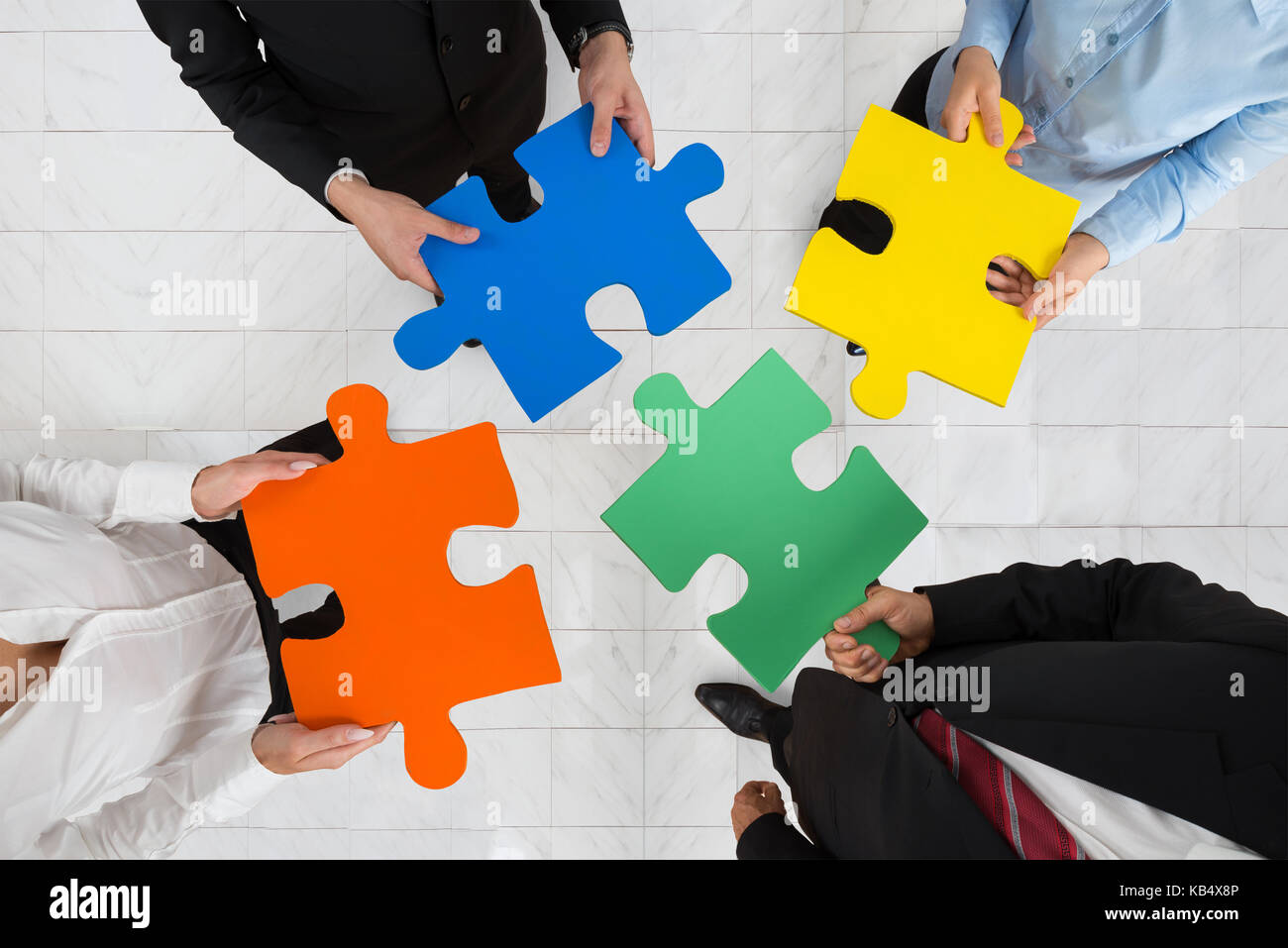 Hands holding puzzle pieces hi-res stock photography and images - Alamy