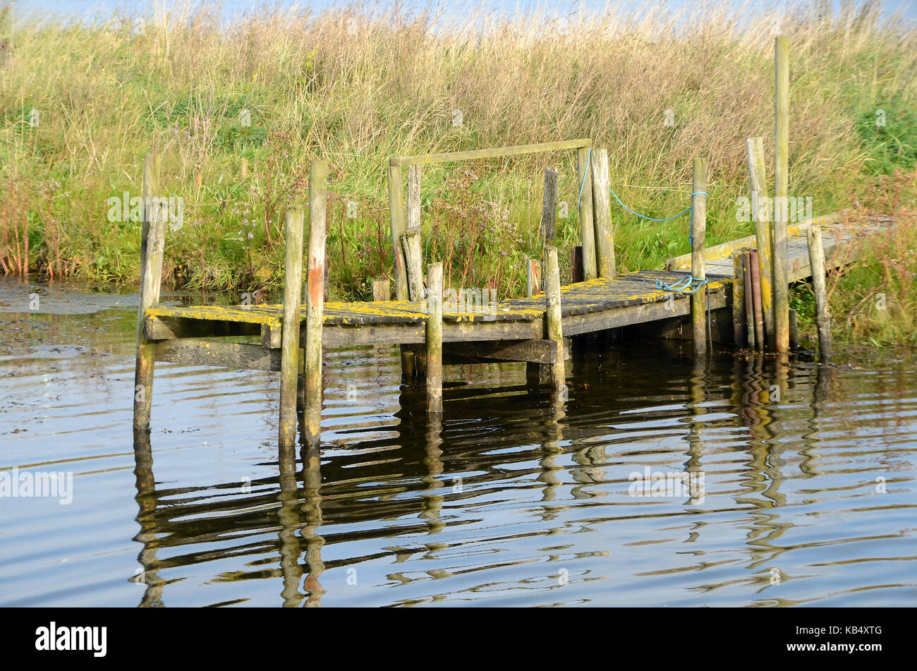 Short lopsided boat bridge at a coast Stock Photo - Alamy