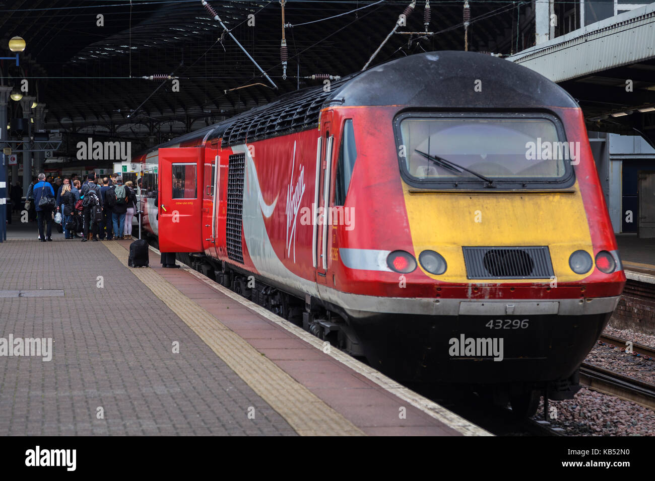 Class 43 Locomotive Arriving at Newcastle Central Station en-route to ...