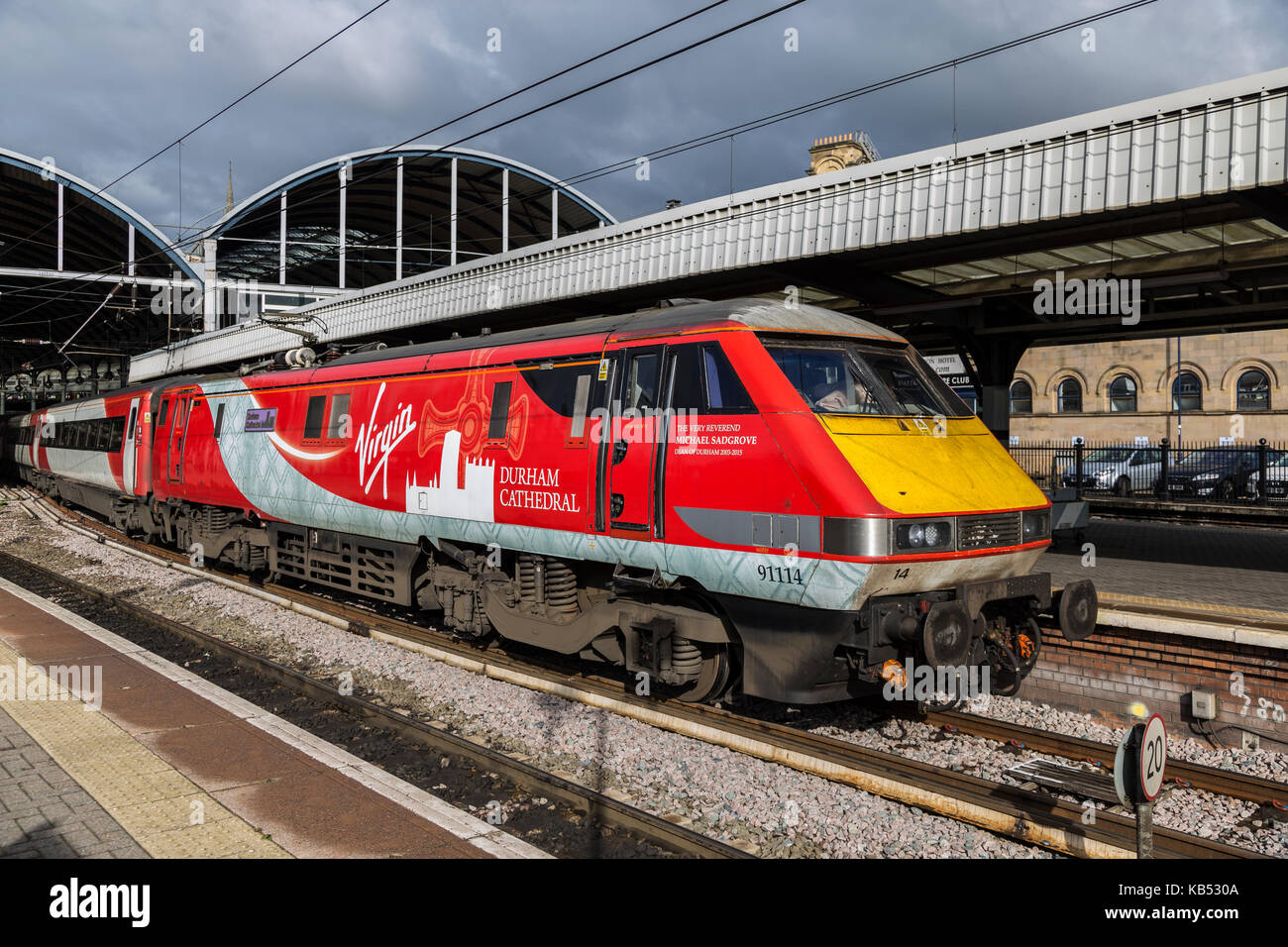 Class 91 Electric Locomotive About to Depart Newcastle Central Station ...