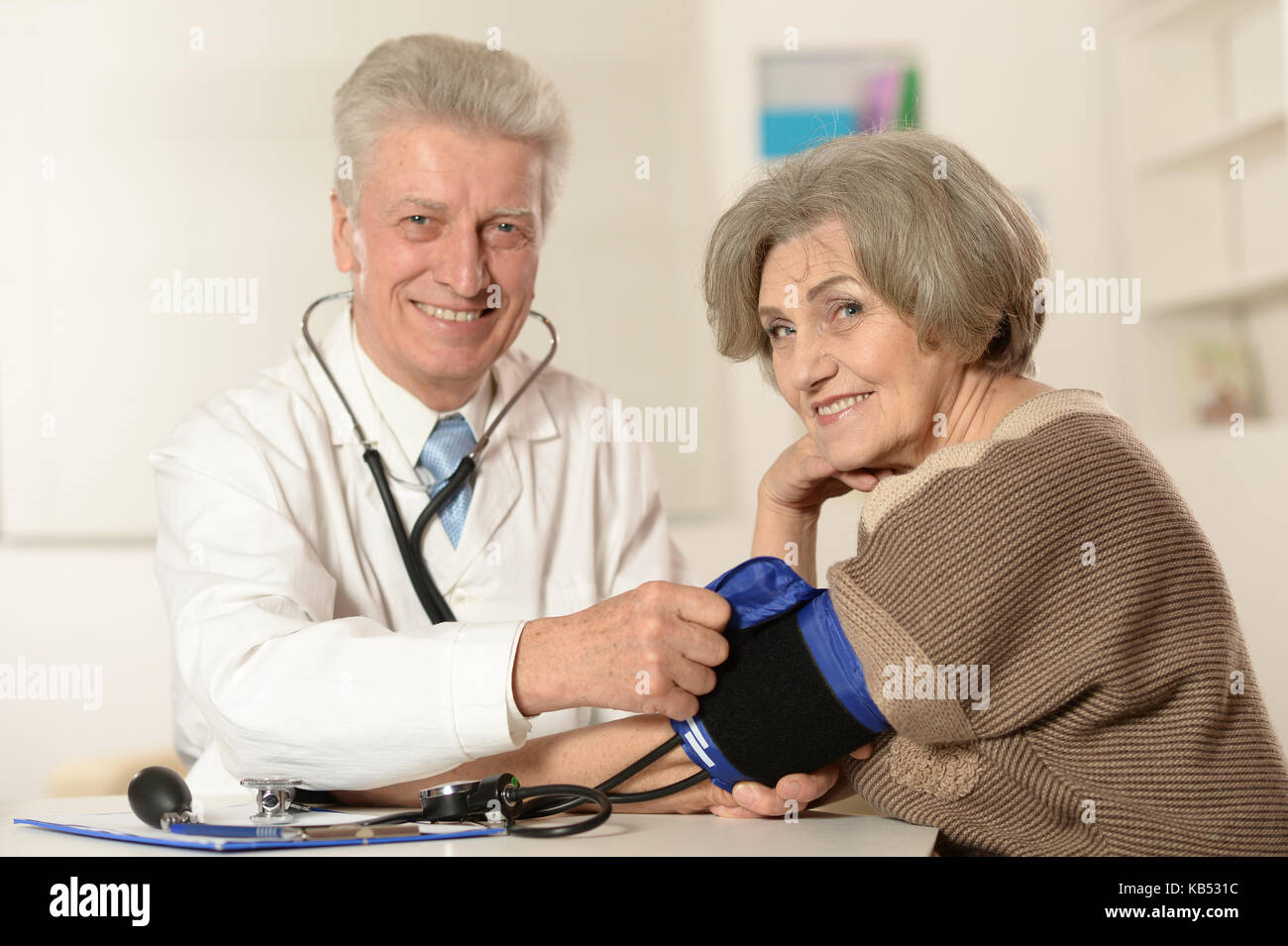 Senior doctor with elderly patient Stock Photo - Alamy