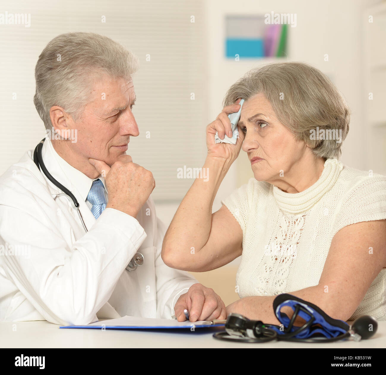 Senior doctor with elderly patient Stock Photo - Alamy