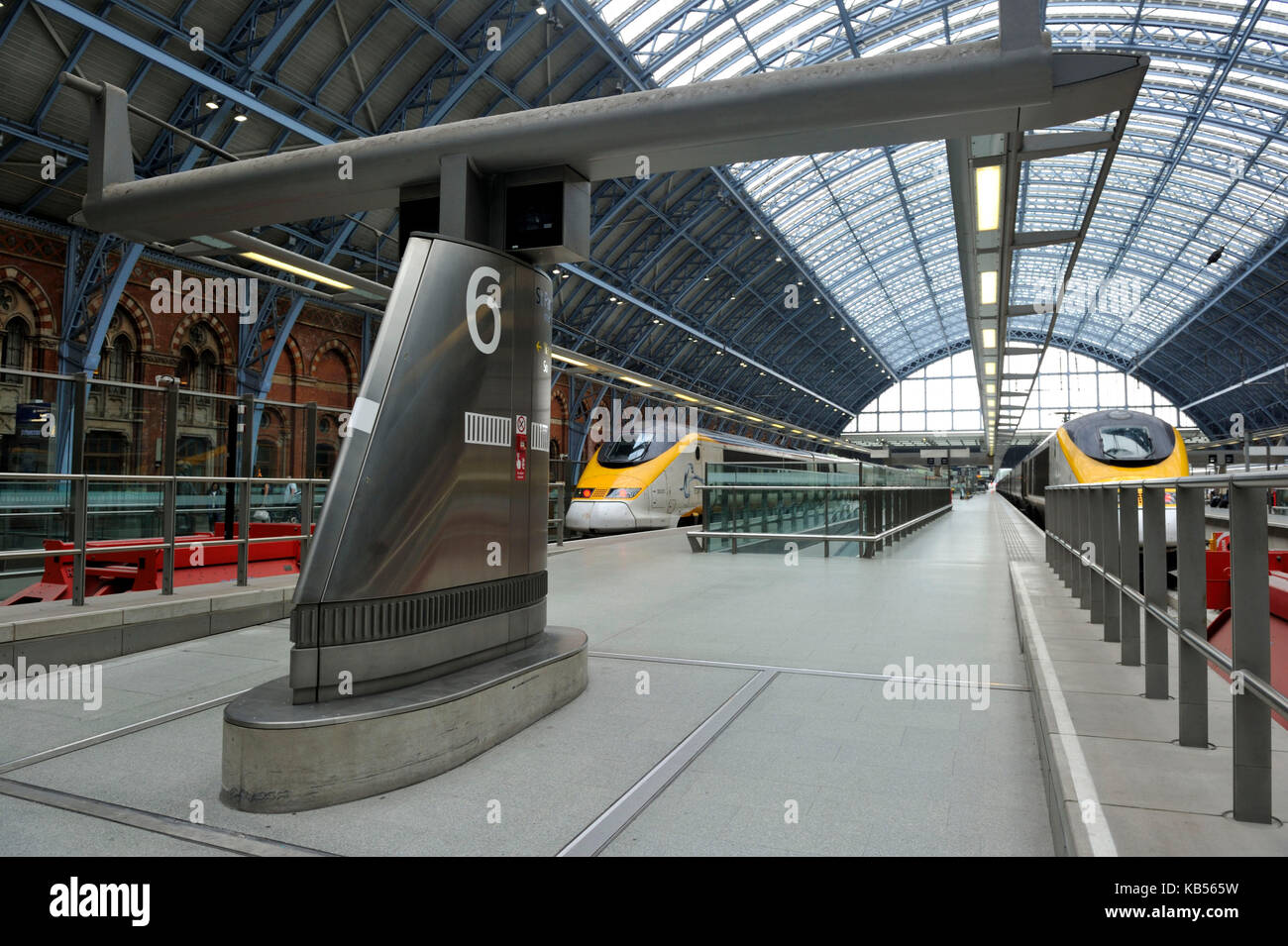 Eurostar train interior hi-res stock photography and images - Alamy