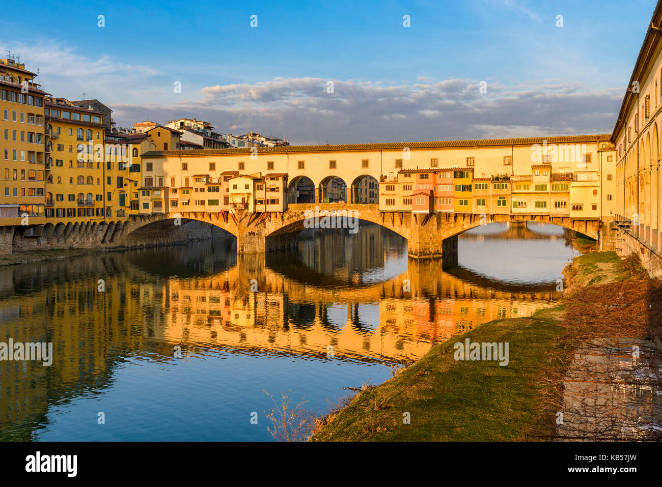 Ponte Vecchio over the Arno river in Florence, Italy Stock Photo - Alamy