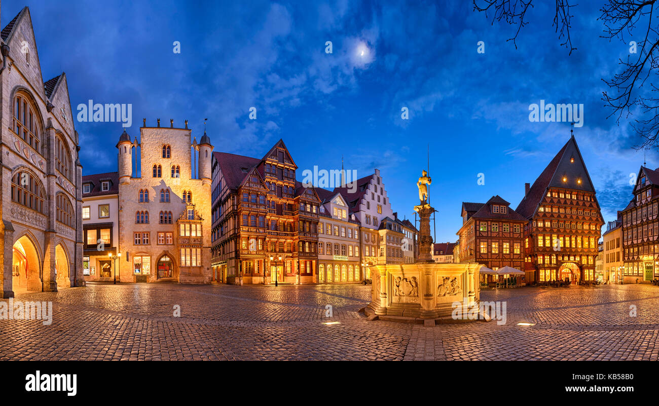 Panorama of the historic market square in the old city of Hildesheim ...