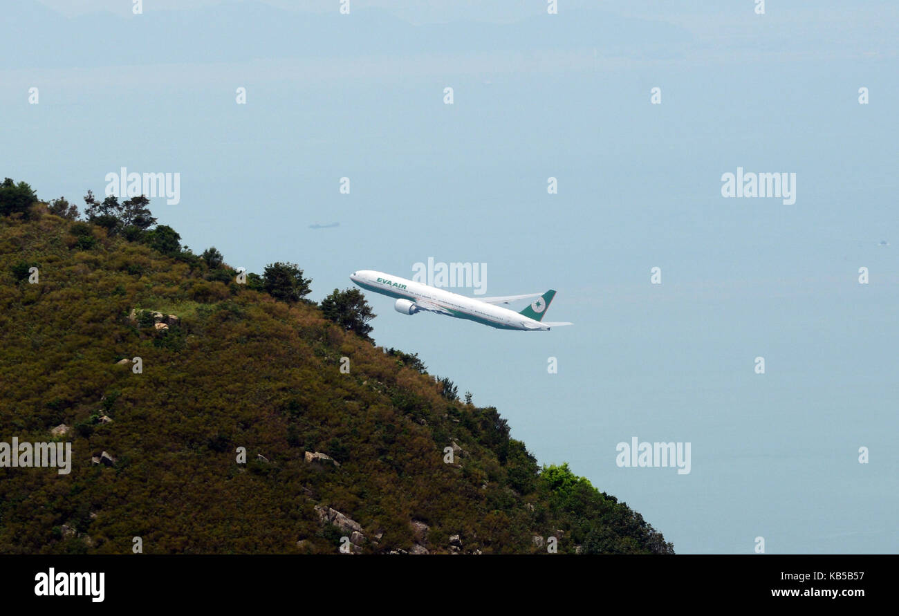Aeroplane takeoff hi-res stock photography and images - Alamy