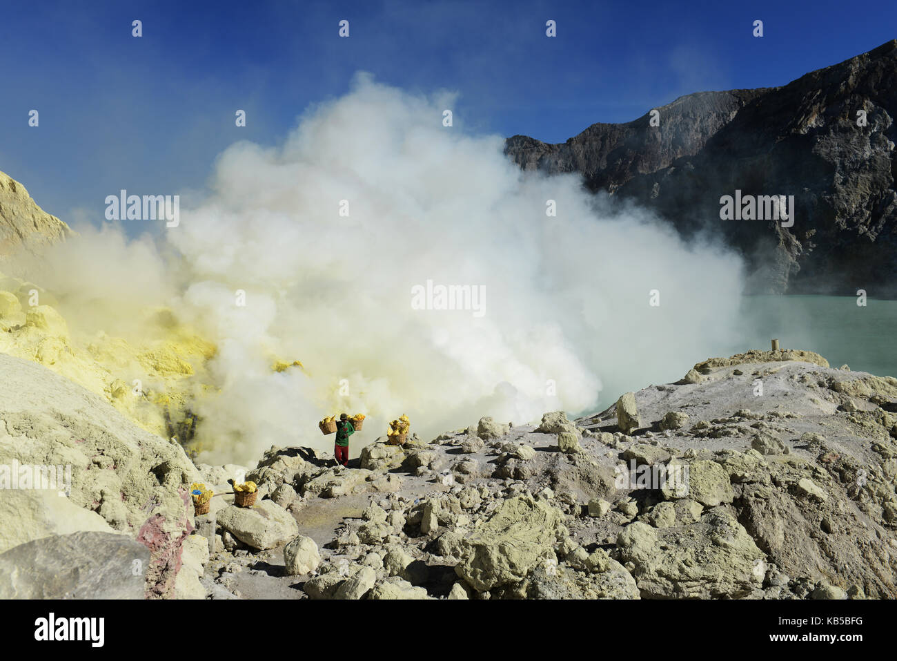 Sulfur miners carrying sulfur from the Ijen volcano crater Stock Photo ...