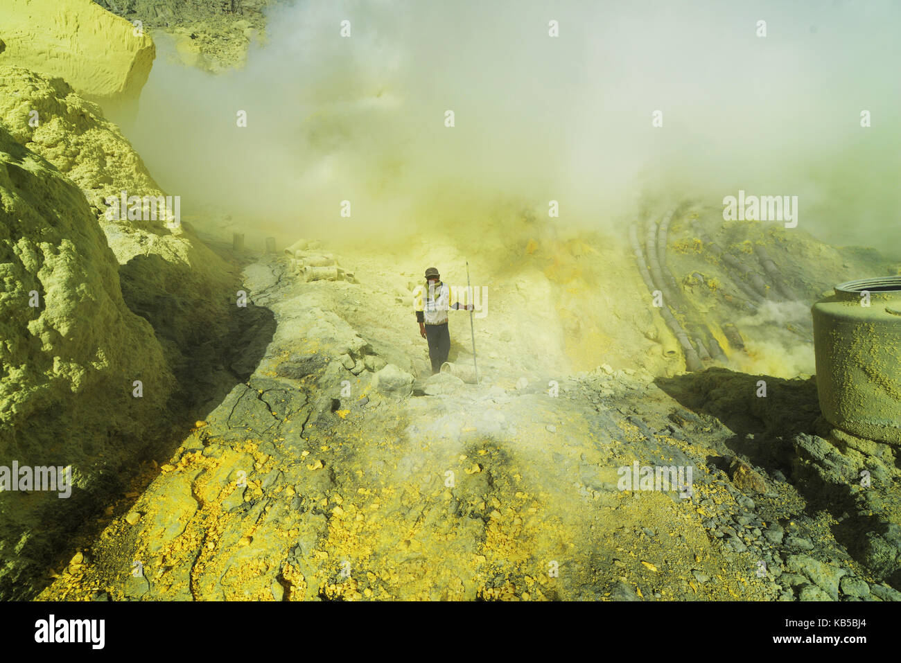 Sulfur miners carrying sulfur from the Ijen volcano crater Stock Photo ...
