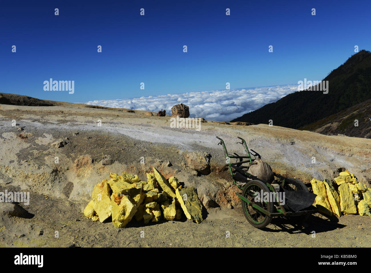 Sulfur miners carrying sulfur from the Ijen volcano crater Stock Photo ...