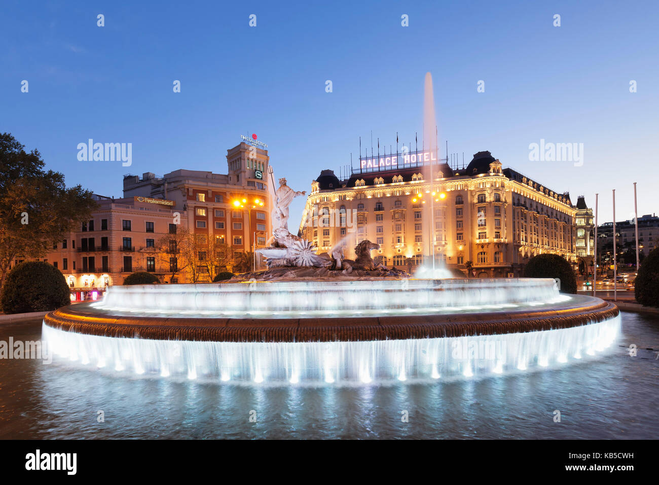 Fuente de Neptuno fountain, Plaza de Canovas del Castillo, Palace Hotel ...