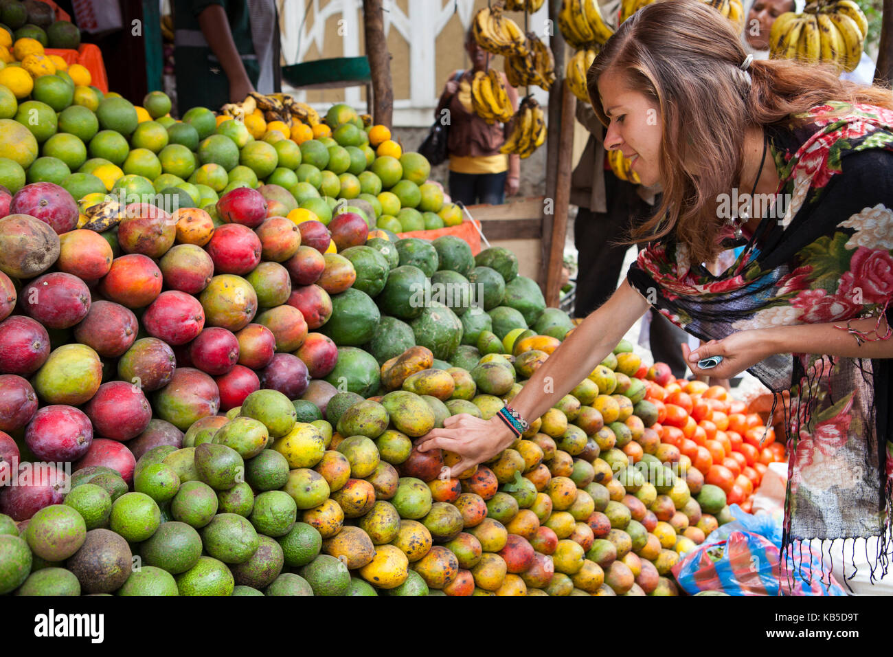 Fruit market addis ababa hi-res stock photography and images - Alamy