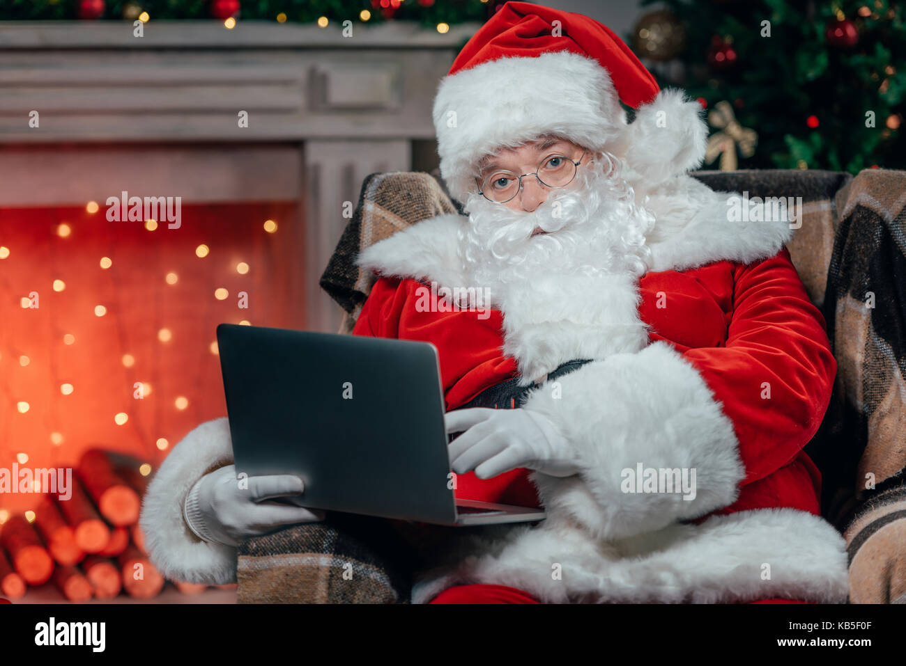 santa claus using laptop Stock Photo - Alamy