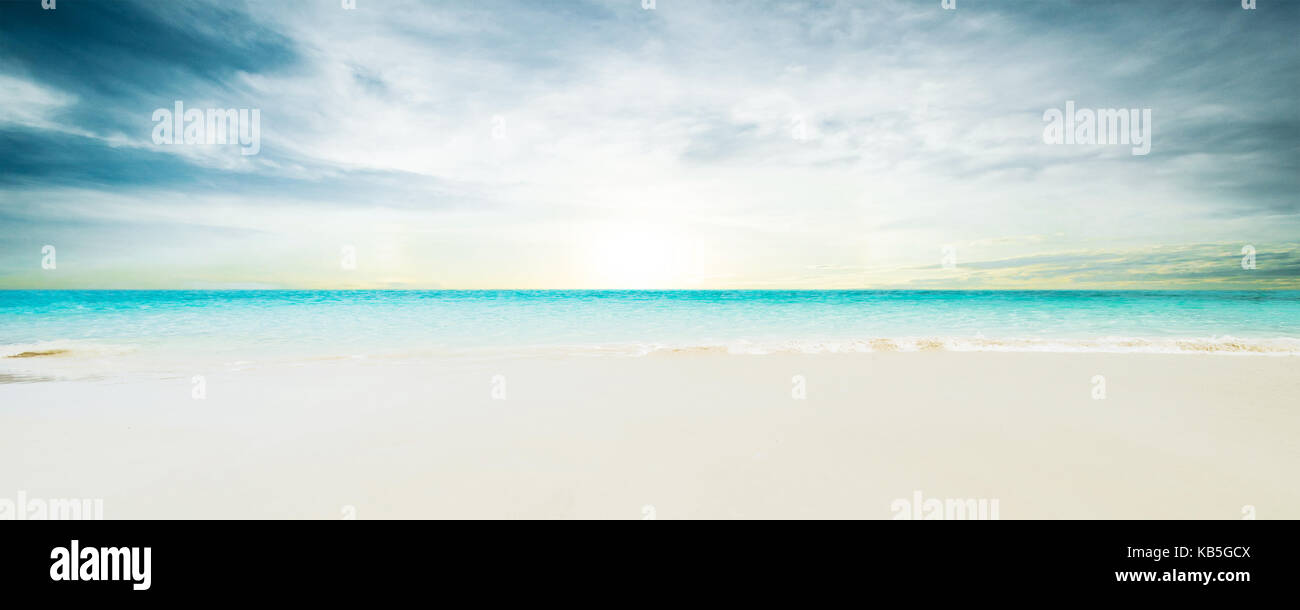 Warm sky idyllic tourist beach hi-res stock photography and images - Alamy