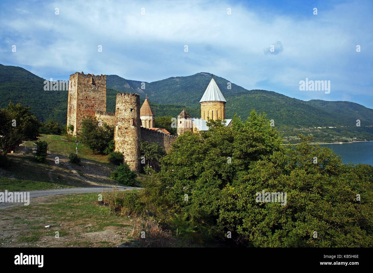 Medieval castle complex hi-res stock photography and images - Alamy
