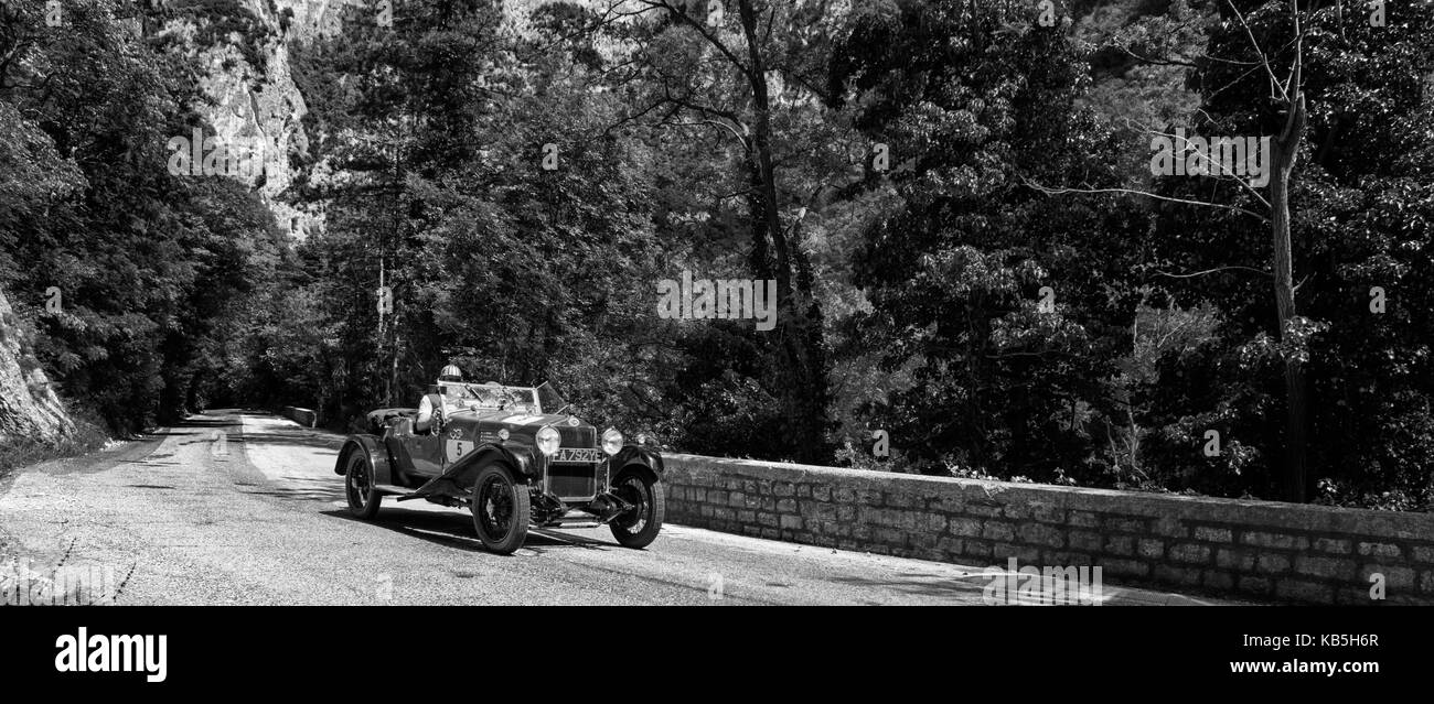 O.M. 665 SPORT SUPERBA 2000 1925 on an old racing car in rally Mille ...