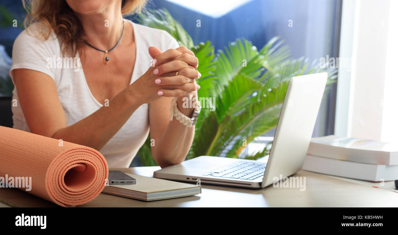 Modern office people relax hi-res stock photography and images - Alamy