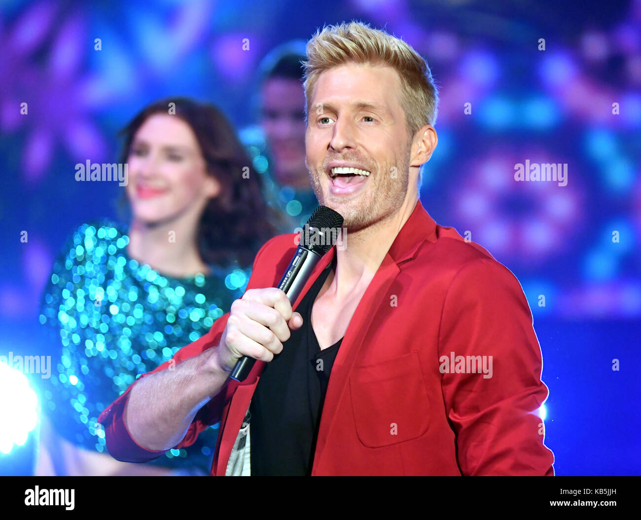 Zwickau, Germany. 27th Sep, 2017. Singer and host Maxi Arland performs ...