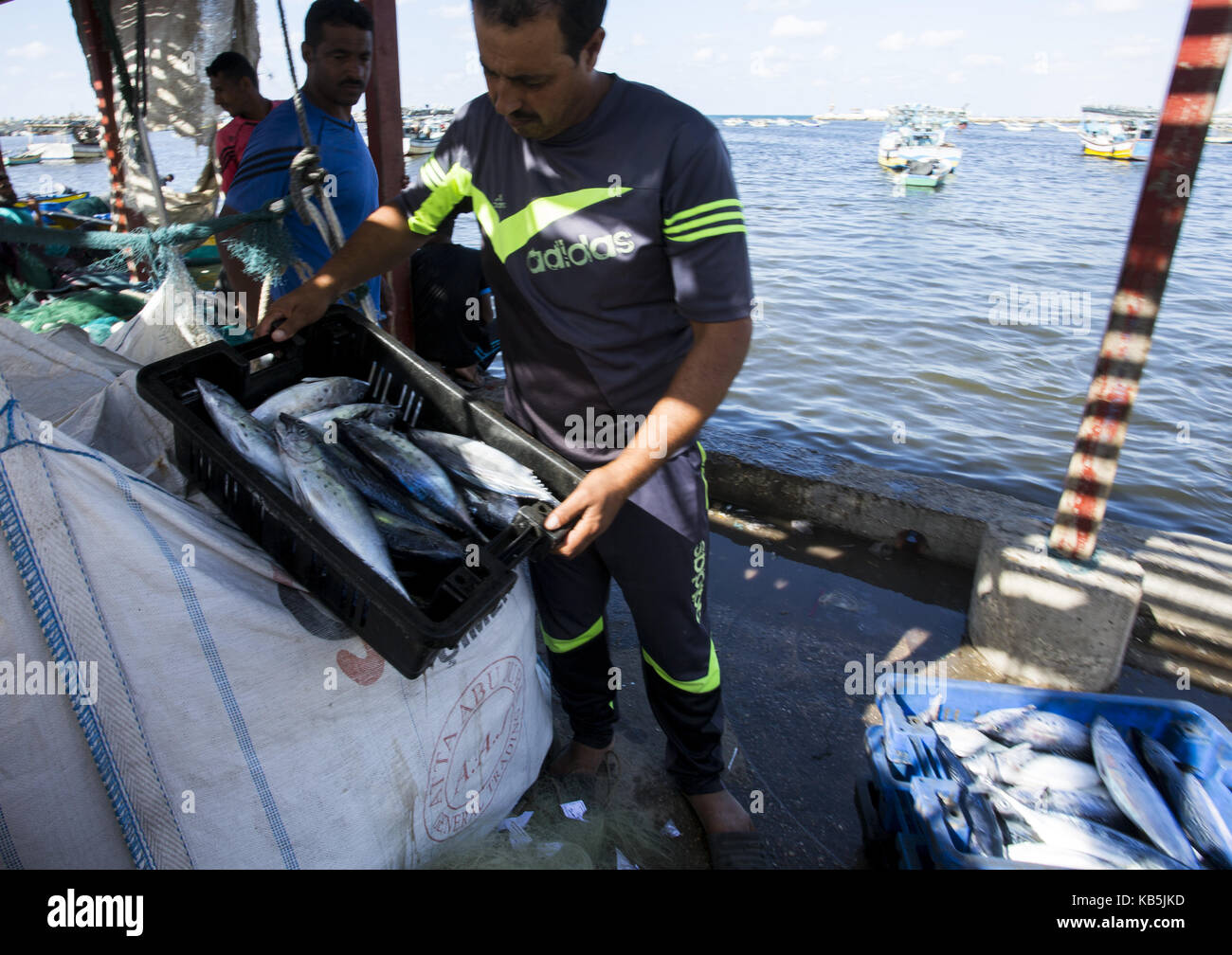 Gaza City, The Gaza Strip, Palestine. 27th Sep, 2017. Palestinian ...