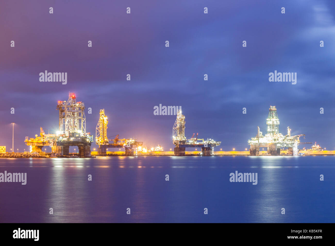 Ultra deepwater rig hi-res stock photography and images - Alamy