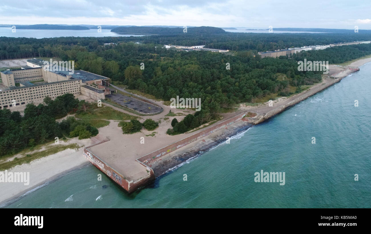 View of the area between the blocks 3 and 4 of the listed Prora ...