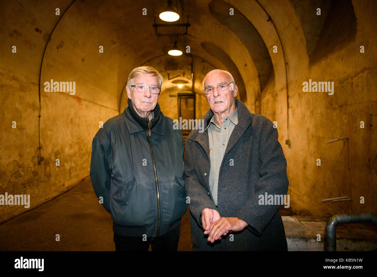 Berlin, Germany. 28th Sep, 2017. The two contemporary witnesses Ulrich ...