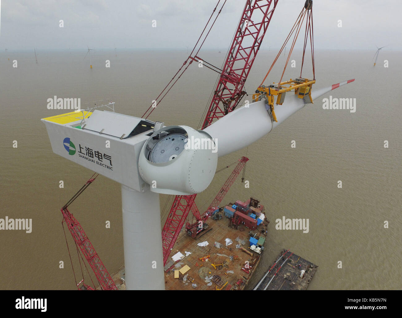 Hoisting operation hi-res stock photography and images - Alamy