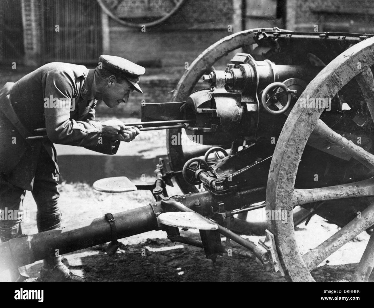 British gun repair, ordnance workshop, WW1 Stock Photo - Alamy