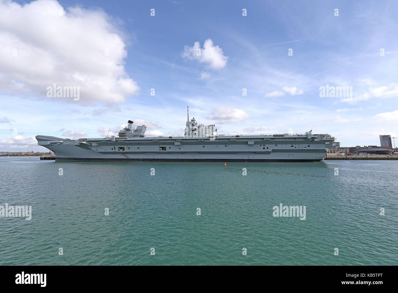 Portsmouth, UK. 28th Sep, 2017. HMS Queen Elizabeth (R08) is the Royal ...
