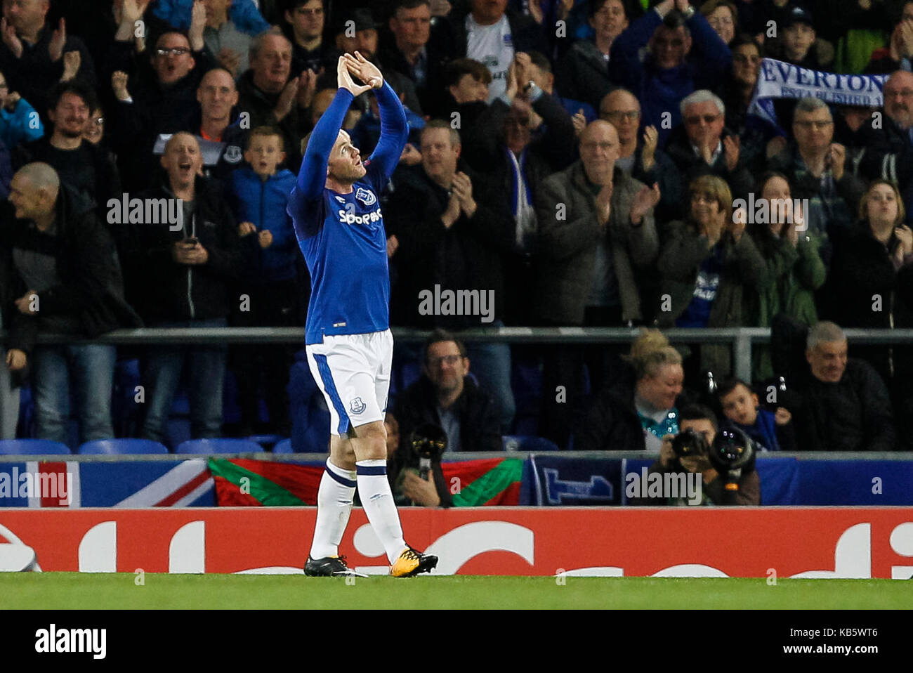 Wayne rooney everton celebrates hi-res stock photography and images - Alamy
