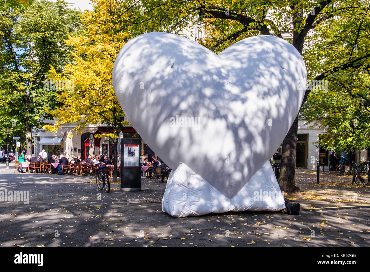 Berlin, Charlottenburg. Giant white inflatable heart on shady George ...