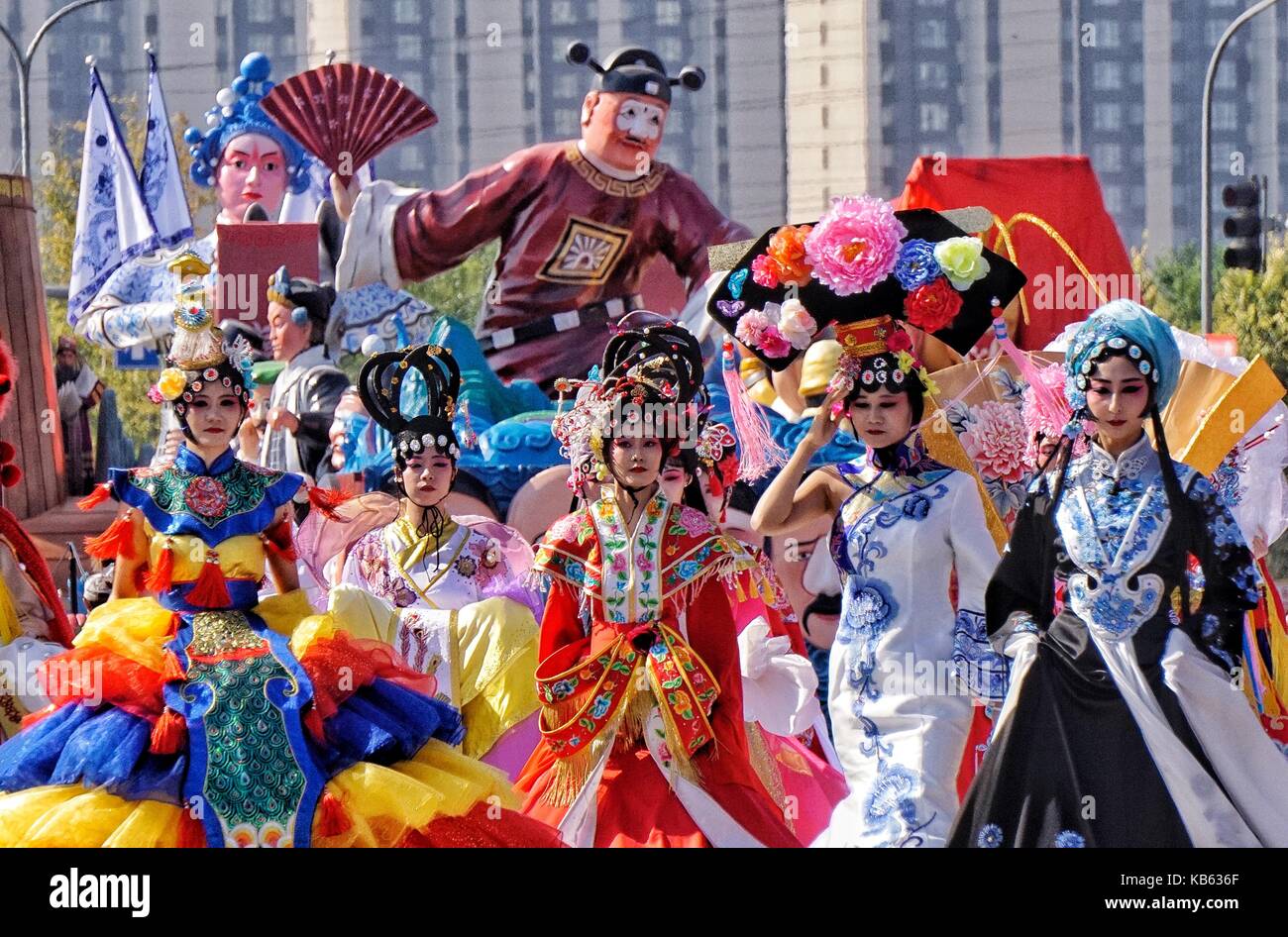 Beijing, China. 29th Sep, 2017. Opera performers show costumes during ...