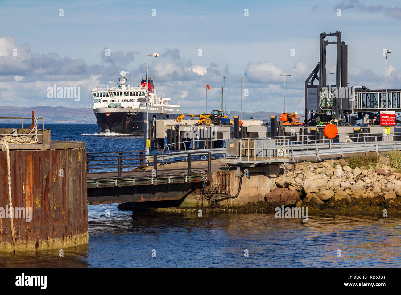 Ferry Eileanan Chaledonia, approaching Brodrick harbour on the Isle of ...