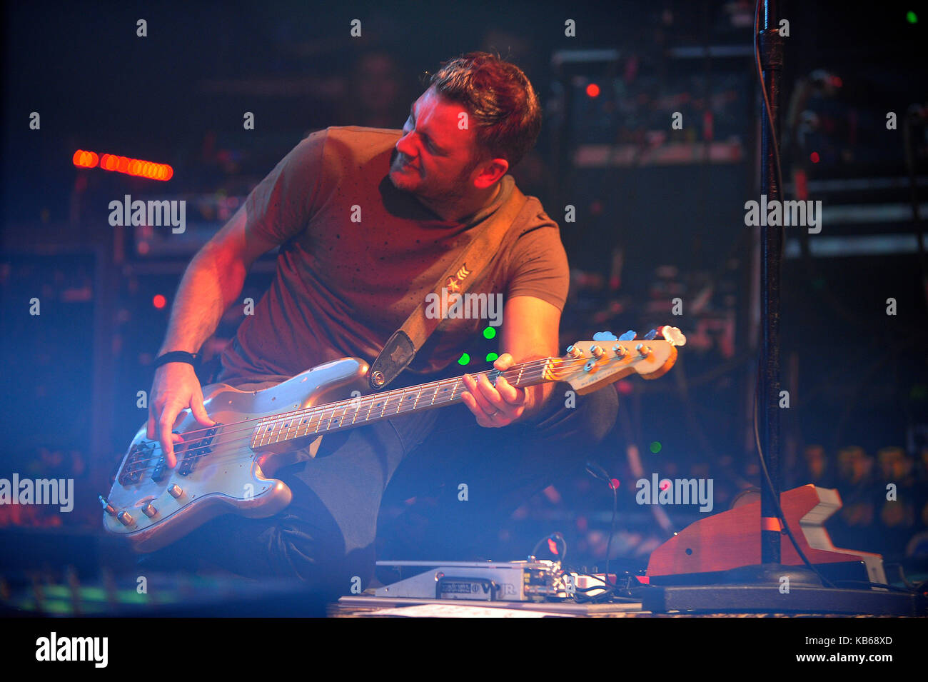 Singer of the bush hi-res stock photography and images - Alamy