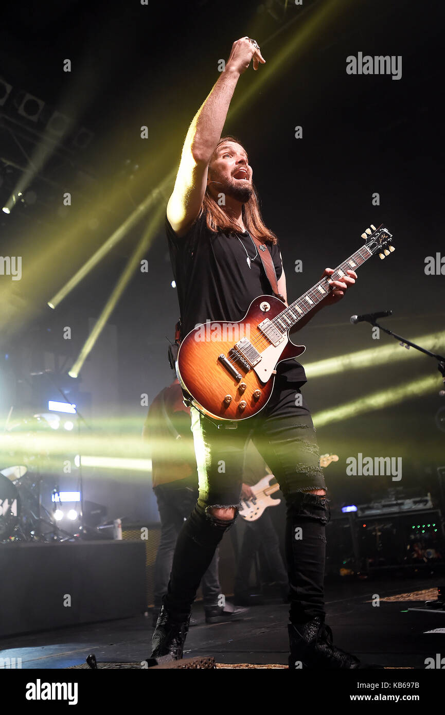 Lead singer of the rock band bush hi-res stock photography and images ...