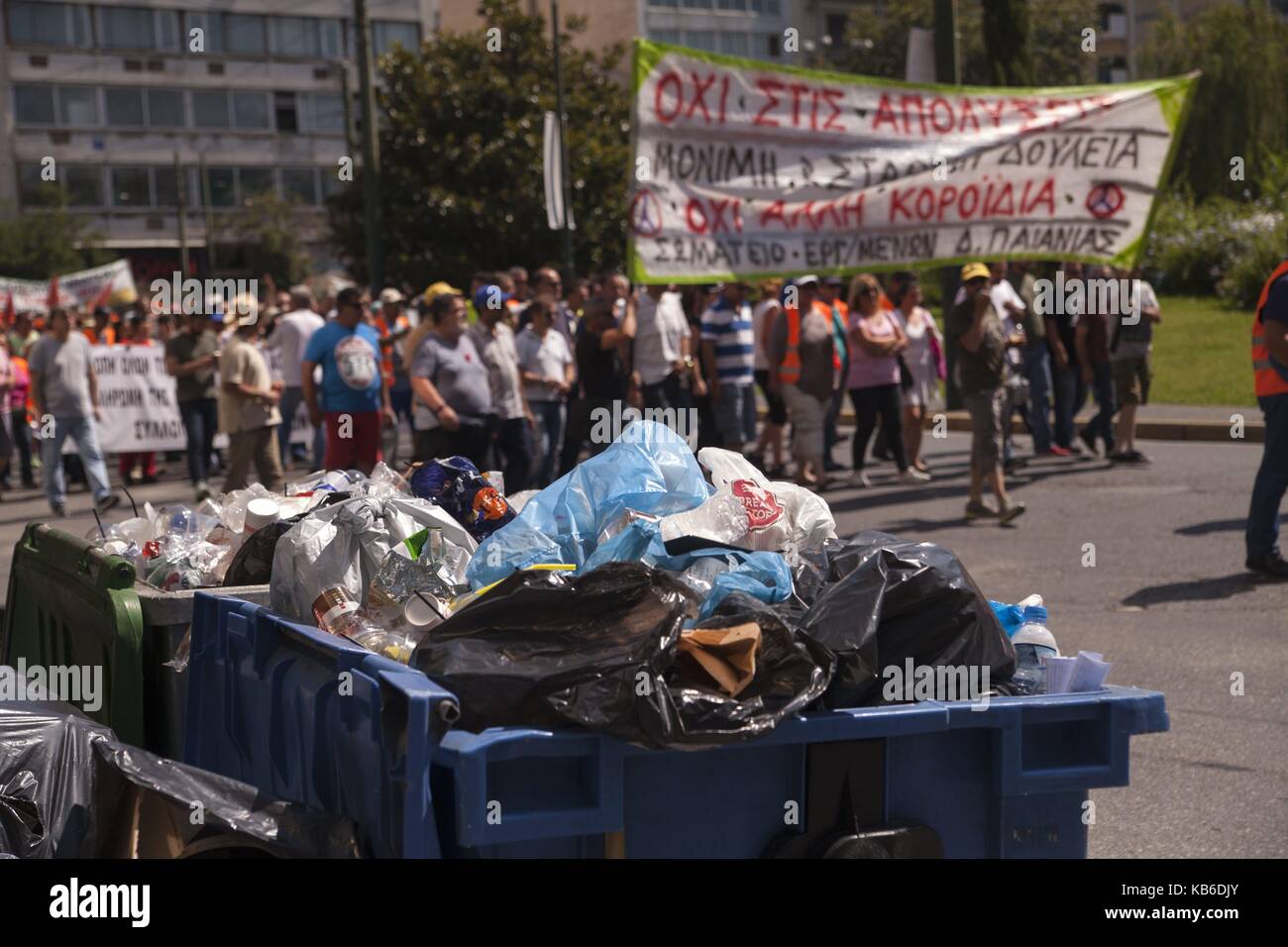 Garbage and protest of Municipal employees of Athens against layoffs ...