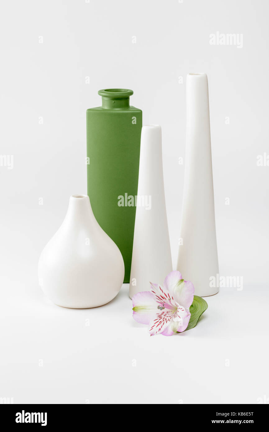 Modern pottery vases hi-res stock photography and images - Alamy