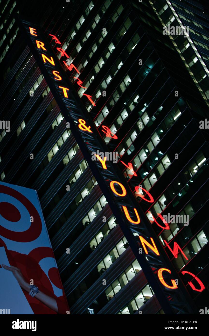 Ernst young building times square hi-res stock photography and images ...