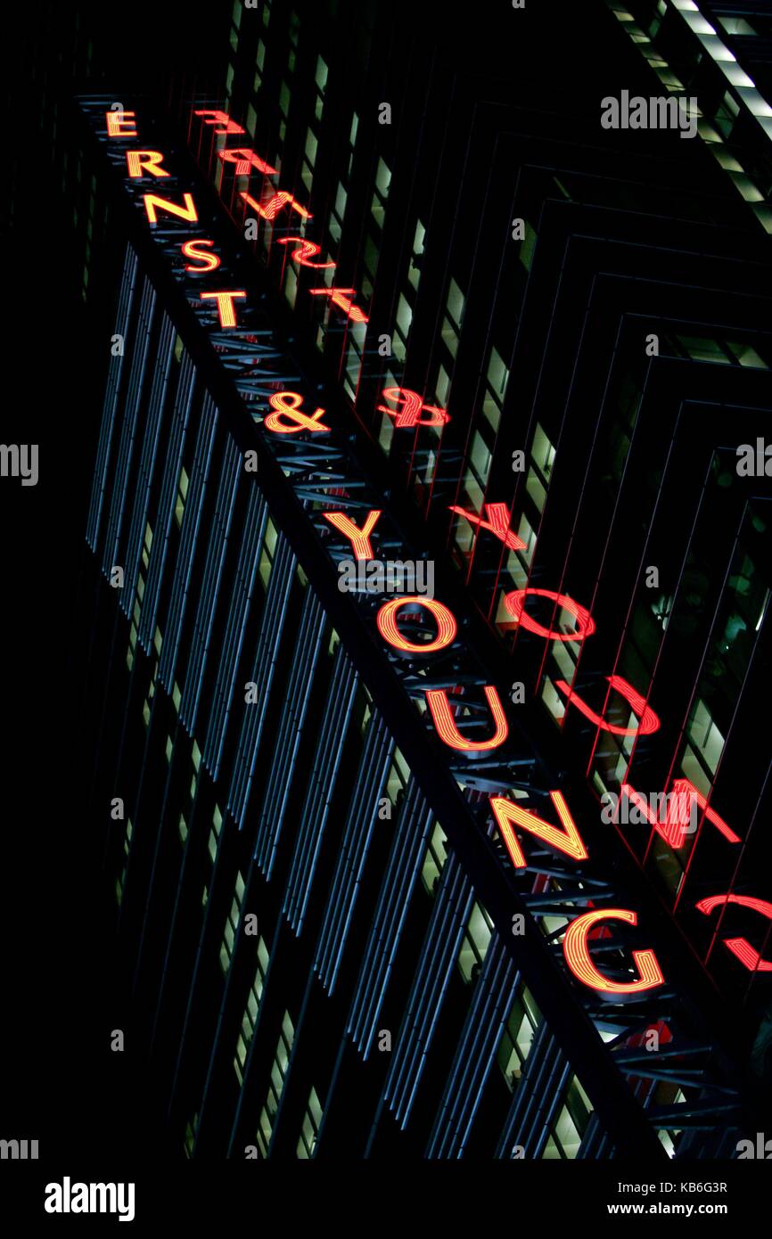 Ernst young building times square hi-res stock photography and images ...