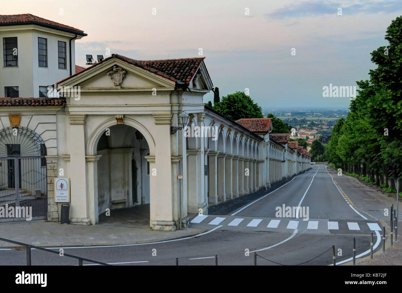 Italian arches hi-res stock photography and images - Alamy