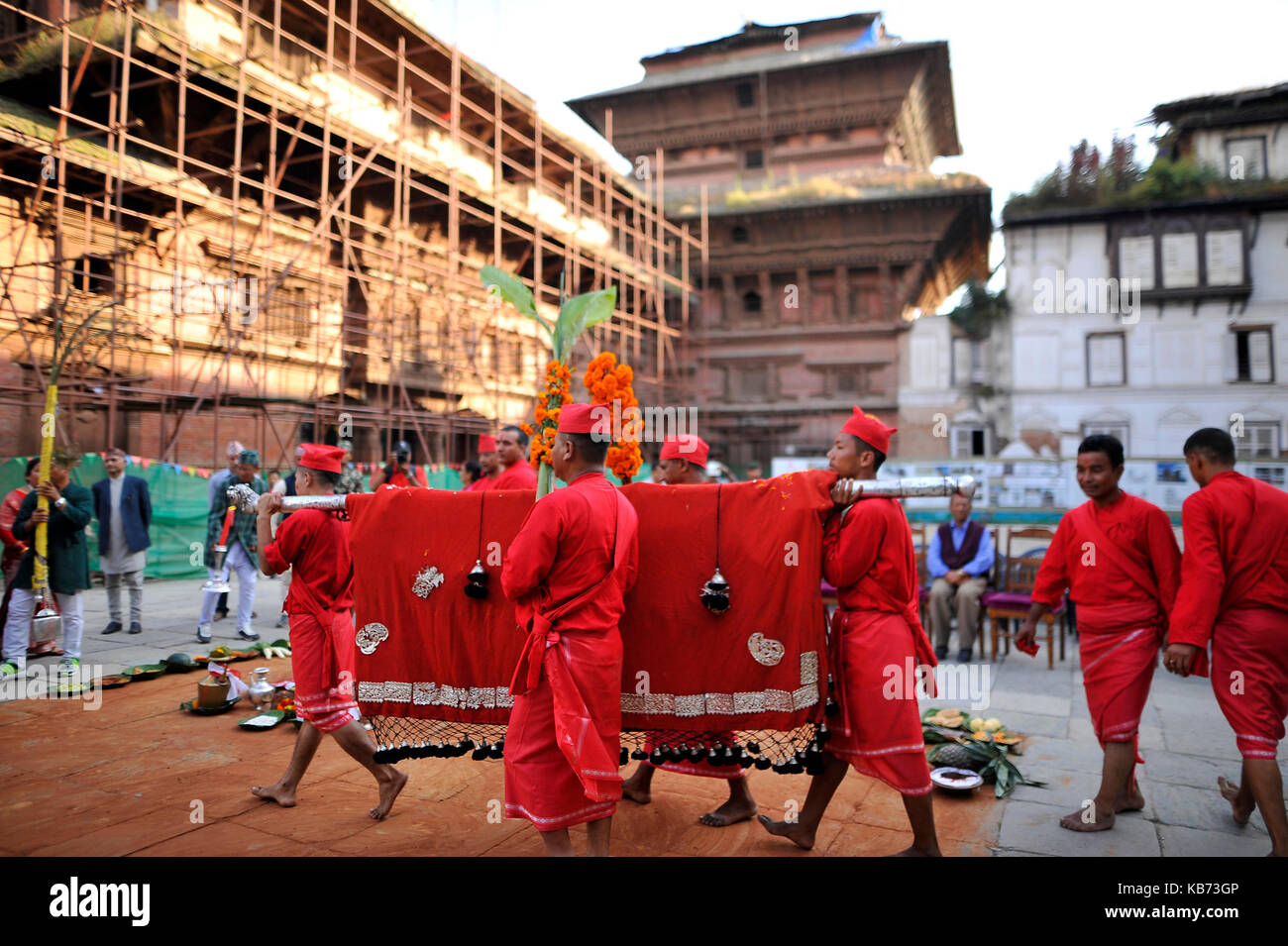 Kathmandu, Nepal. 27th Sep, 2017. Nepalese priests along with devotees ...