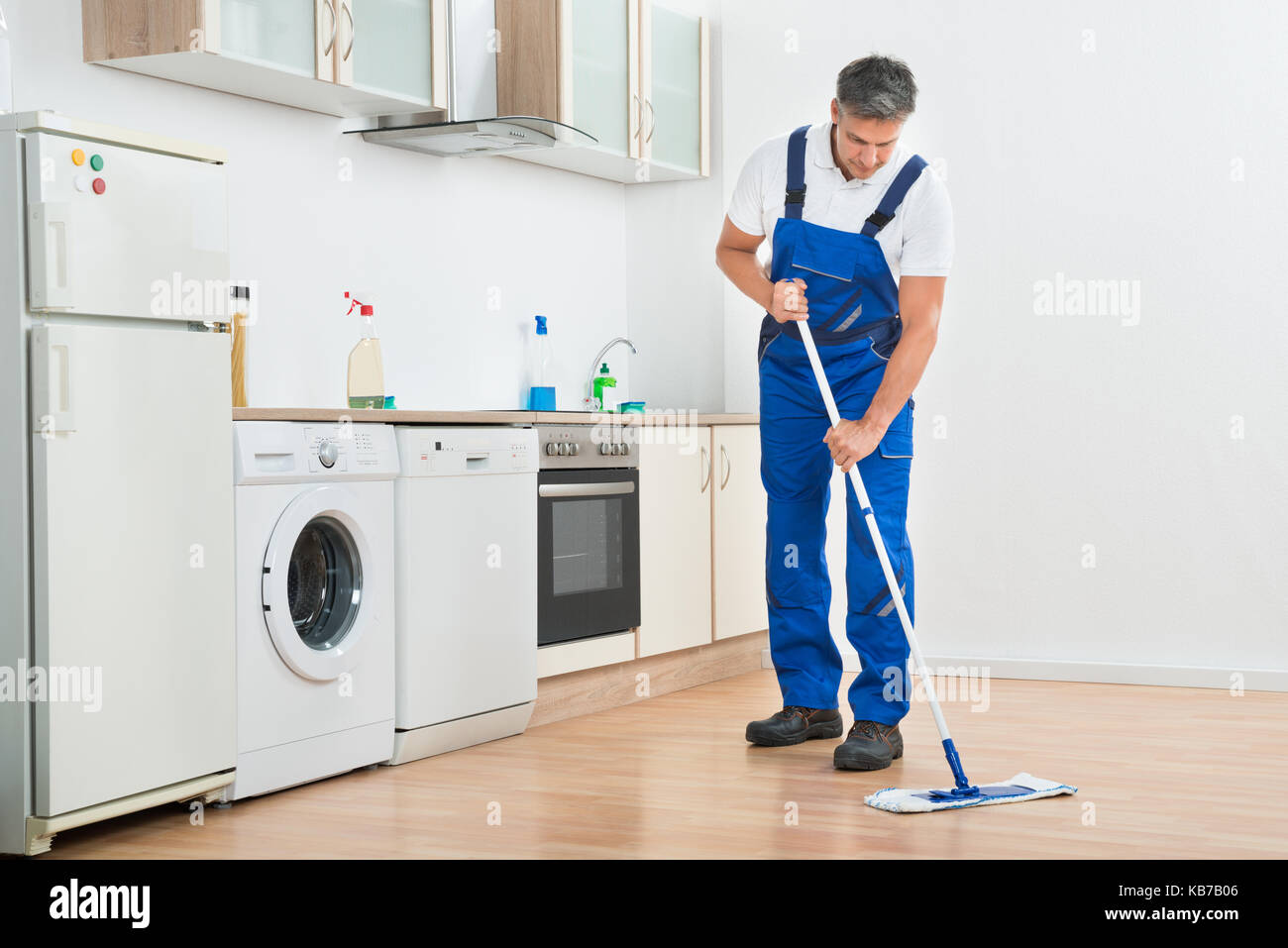 Kitchen worker hygiene hi-res stock photography and images - Alamy
