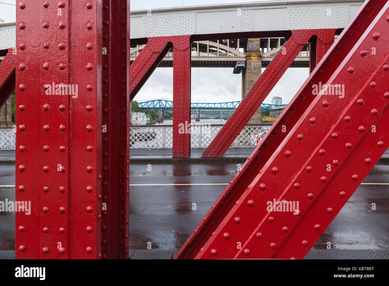 Red girders hi-res stock photography and images - Alamy