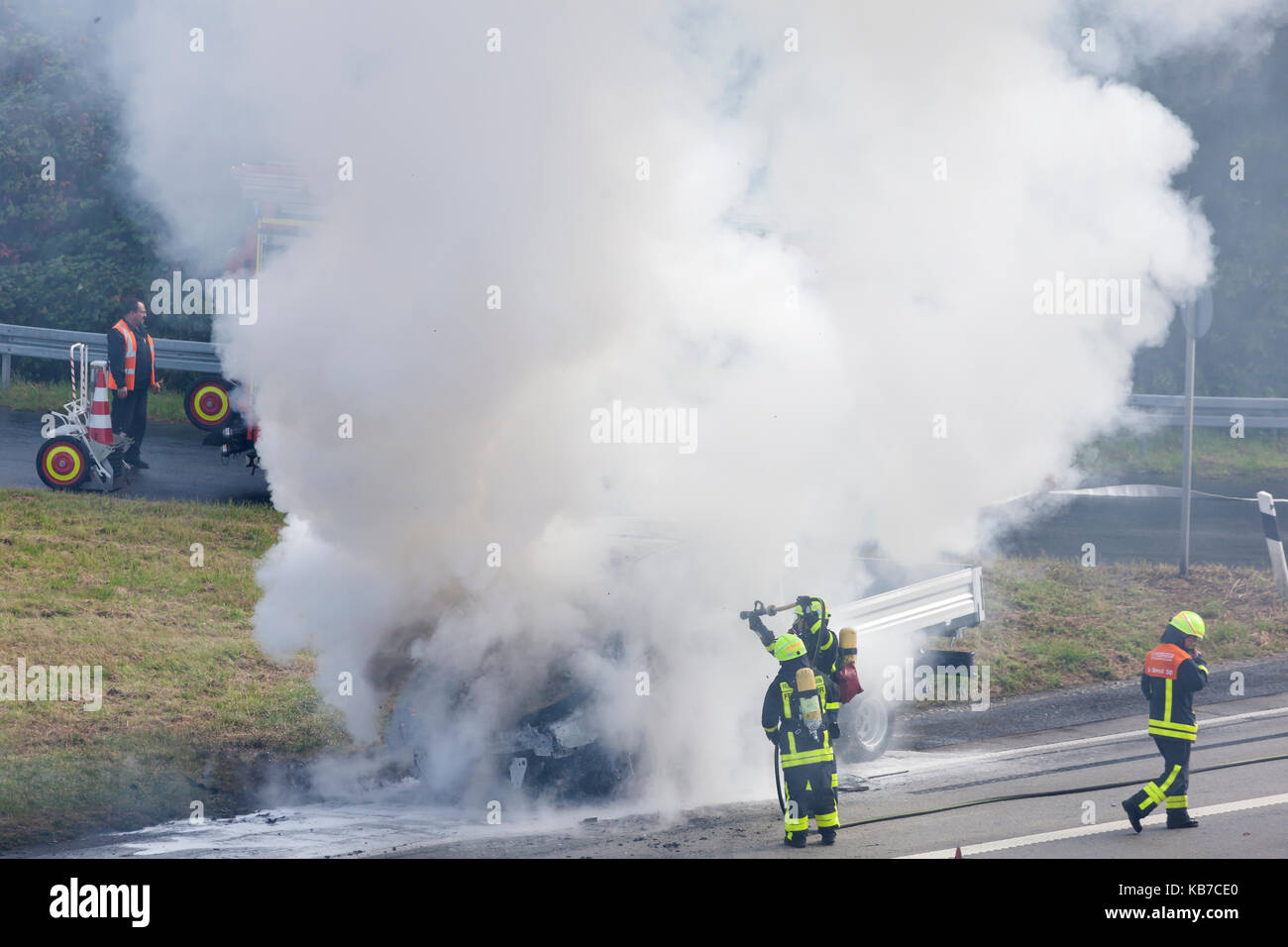 Burning truck hi-res stock photography and images - Alamy