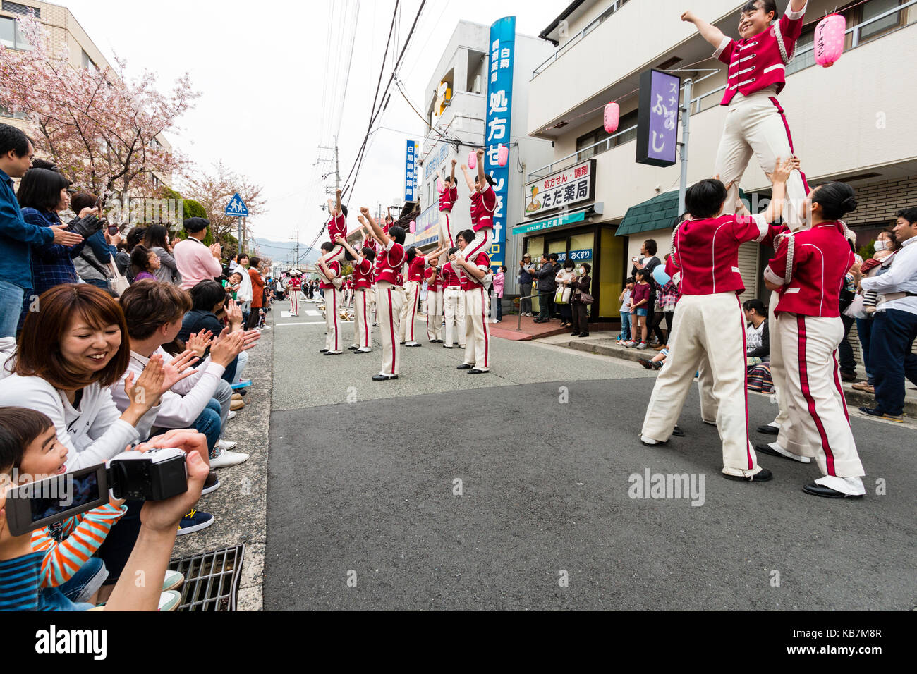 Human pyramid hi-res stock photography and images - Alamy