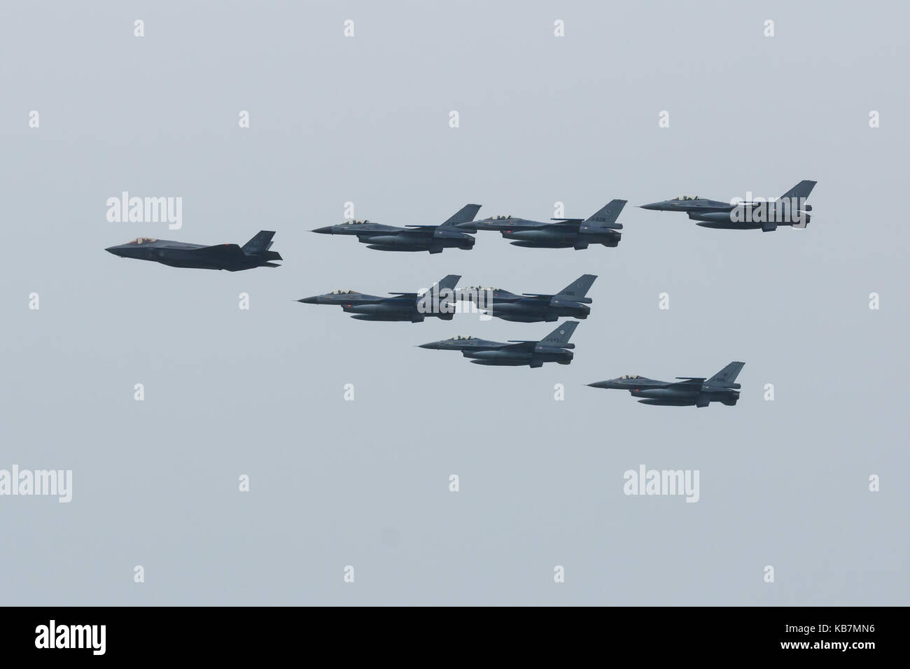 Lockheed martin f 35 lightning hi-res stock photography and images - Alamy
