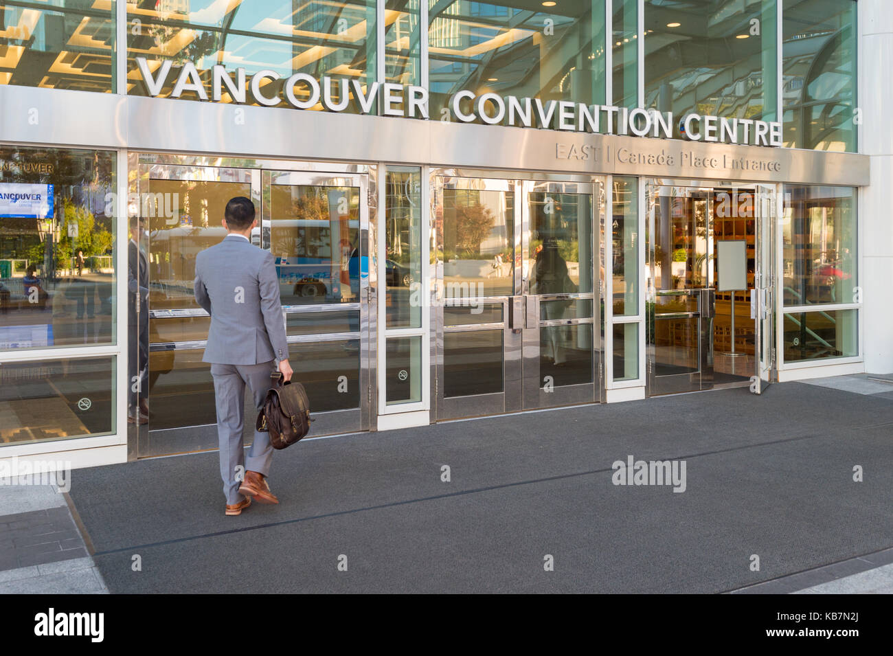 Vancouver convention centre entrance hi-res stock photography and ...
