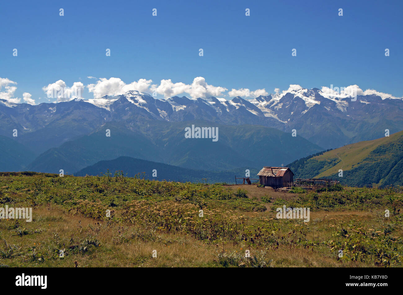 Snowy roof tops hi-res stock photography and images - Alamy