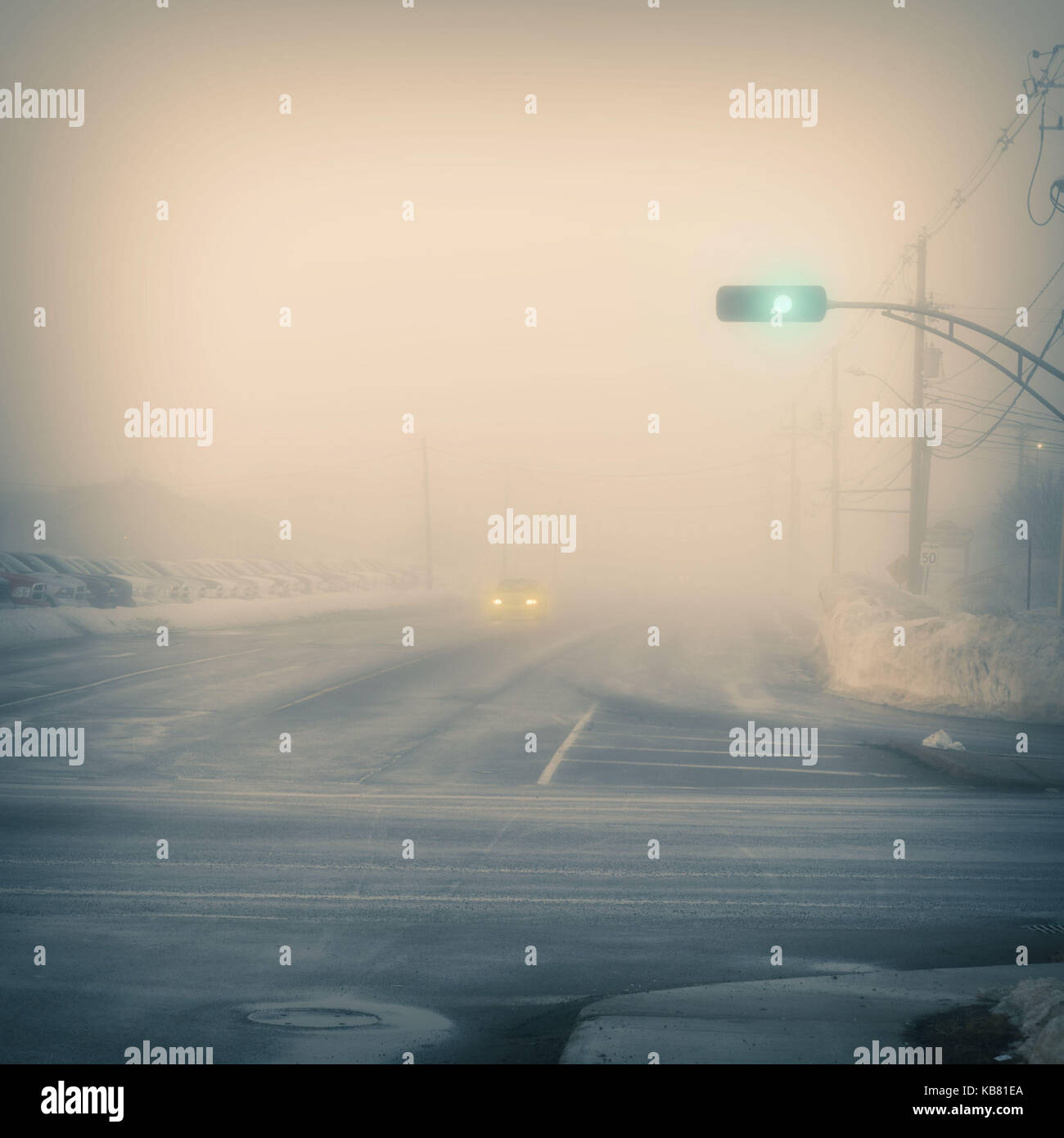 Poor visibility at a traffic intersection Stock Photo - Alamy