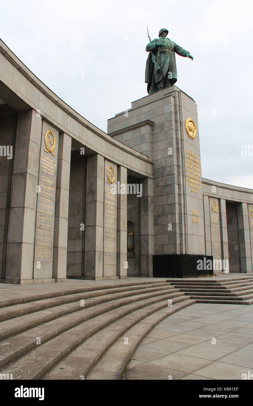 Russian memorial (Sowjetisches Ehrenmal) in Berlin (Germany Stock Photo ...